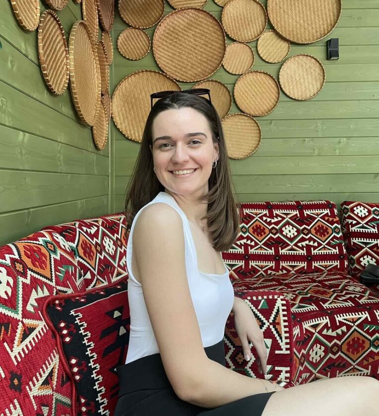 Intervistë: Elsa Ramiqi, studente, pjesëmarrëse në aktivitete kulturore ...